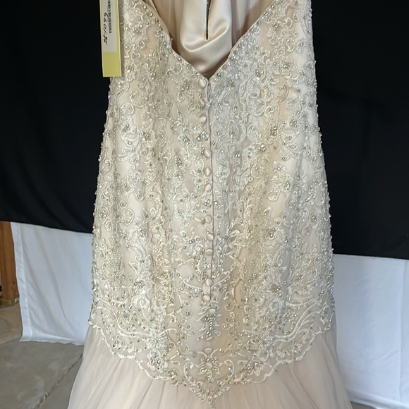 Allure Bridals | Dresses | Allure Lace And Tulle Bridal Gown | Poshmark